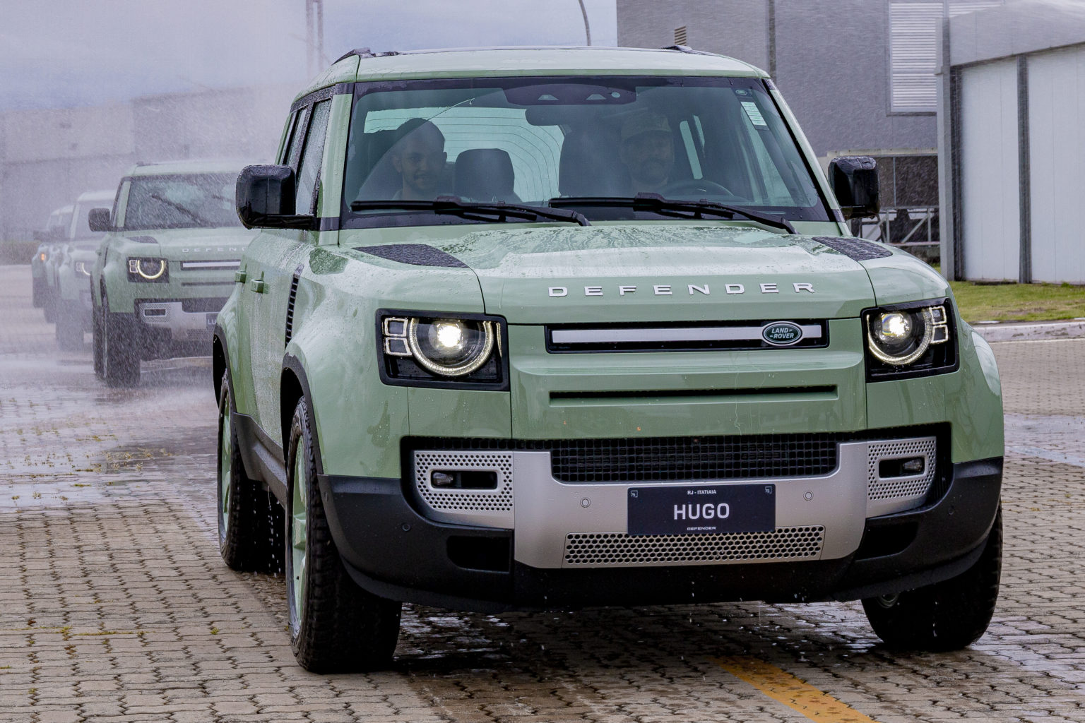 Land Rover abre as portas da fábrica no RJ para receber clientes