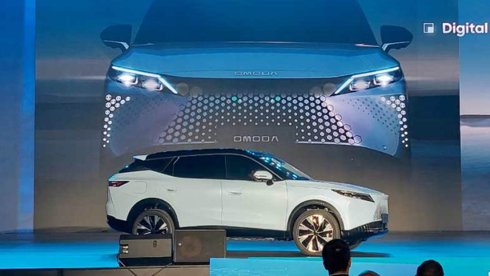 Omoda 7 tem 1250 km de autonomia e inspiração no universo gamer